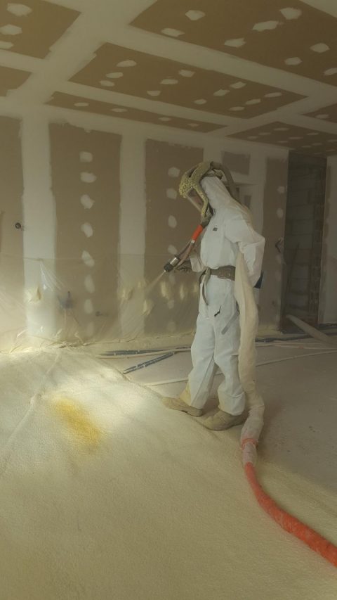 Isolation des sols par mousse polyuréthane projetée à Mauguio (Hérault) - PMS ISOL